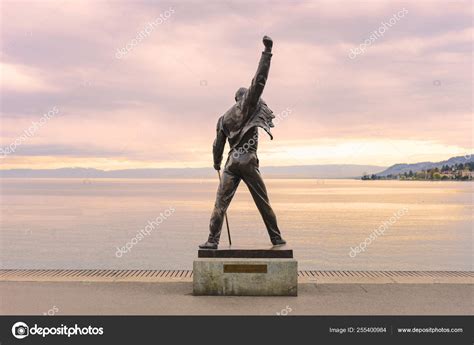 Freddie Mercury Statue Wallpaper