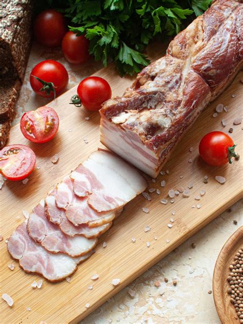 Грудинка копченая купить в Минске, цена фермерской грудинки | Сало & Мясо