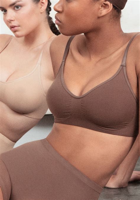 Skims kommt nach Deutschland! Hier kannst du das Hype-Shapewear-Label ...