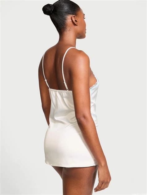 Купить сатиновую ночную рубашку Tease Satin Lace-Trim Mini Slip от ...