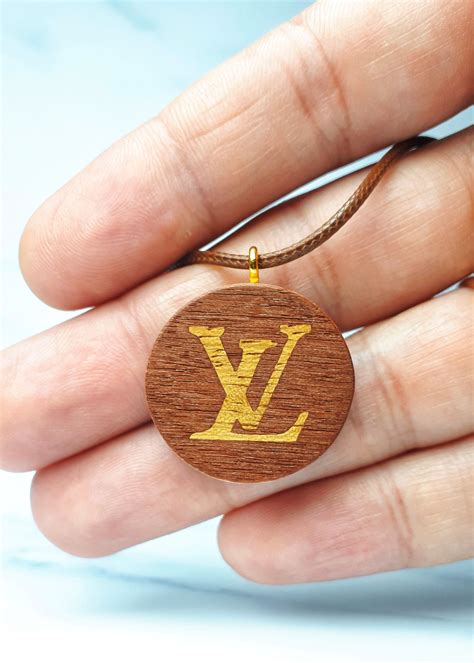 Кулон "Louis Vuitton" | Пикабу