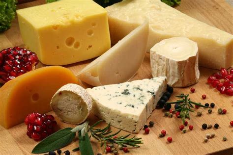 Какой сорт сыра выбрать для салата Цезарь: правильный выбор и вкусовые ...