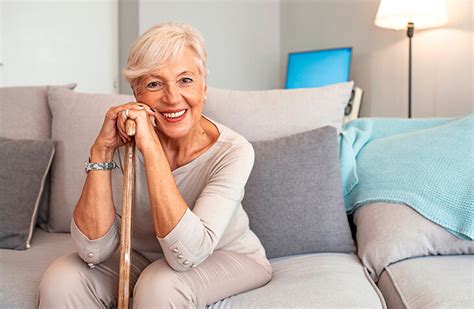 Что подарить женщине на 80 летний юбилей тете