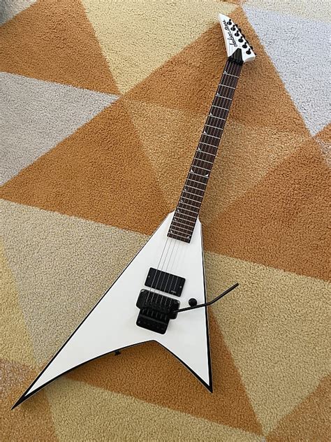 Jackson Stars RR-CUSTOM White w/ Black Bevel | Reverb