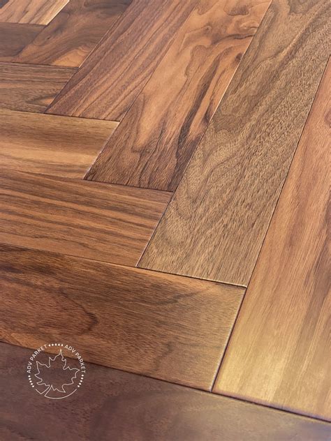 Инженерная доска Wood Bee Орех Селект Herringbone (английская елка ...