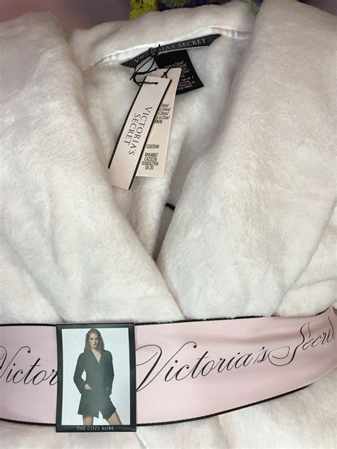 Купить ХАЛАТ VICTORIA S SECRET LOGO SHORT COZY ROBE MAUVE CHALK, цена ...