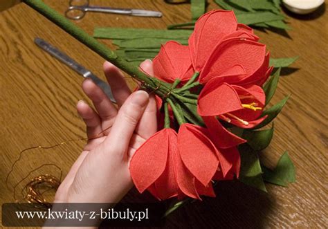 Ну очень красивый цветок из гофрированной бумаги!