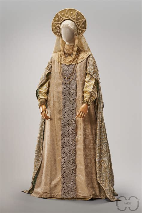 COSTUMES TRADITIONNELS - La compagnie du costume | Costume traditionnel ...
