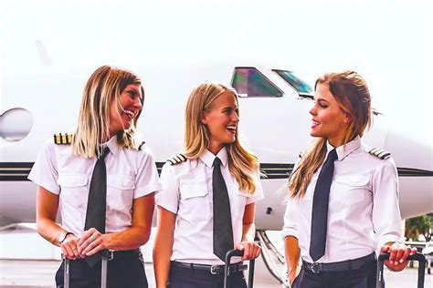 Learn About the Top 10 Women Aviators of History | BitLux