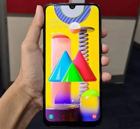Samsung начал обновлять до One UI 3.0 и Android 11 бюджетники. Первый ...
