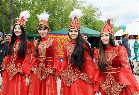 Национальный костюм Казахстана женский (53 фото)