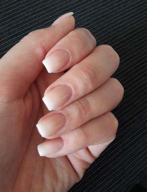 UV Nails natürliche Gelnägel Babyboomer | Natürliche gelnägel, Beige ...