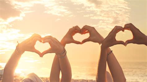 Friendship Day: How to maintain friendships lifelong | HealthShots