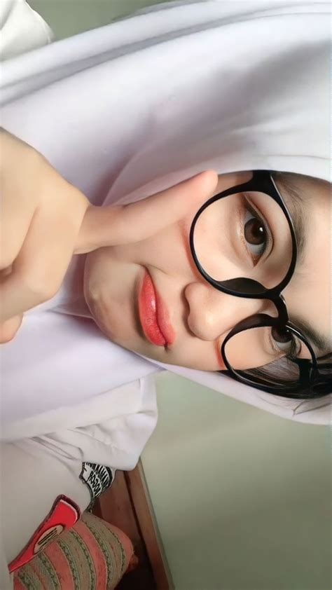 Pin oleh ditaa di pap cewek | Gaya hijab, Orang cantik, Penyimpanan foto