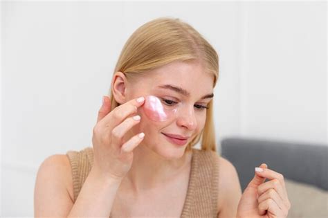 Как убрать жировики на глазах