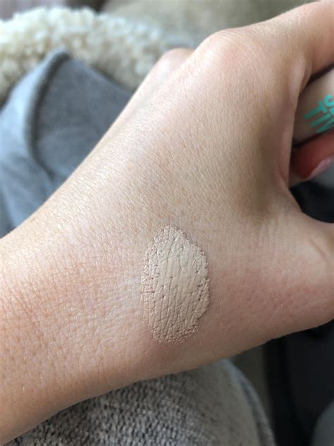 essence skin lovin' sensitive concealer 20 | lyko.com