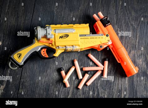 Nerf waffen -Fotos und -Bildmaterial in hoher Auflösung – Alamy