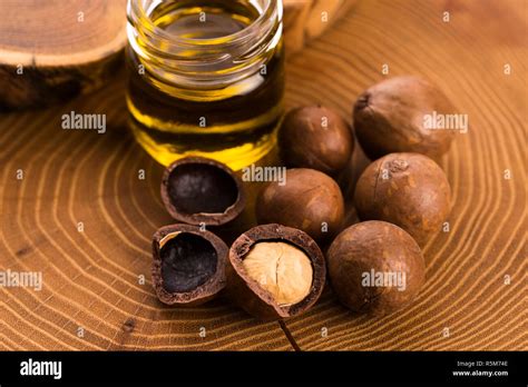 Macadamia nut oil Stock Photo - Alamy