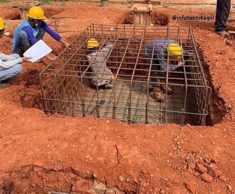 10 Potret Kerja Sama Kuli Bangunan, Kompak Sekaligus Kocak