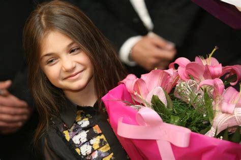Малката певица Крисия открива фестивала „Светът е за всички“ - Вестник Утро