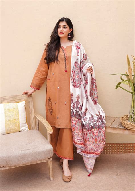 Saliha – Collar&Cuffs