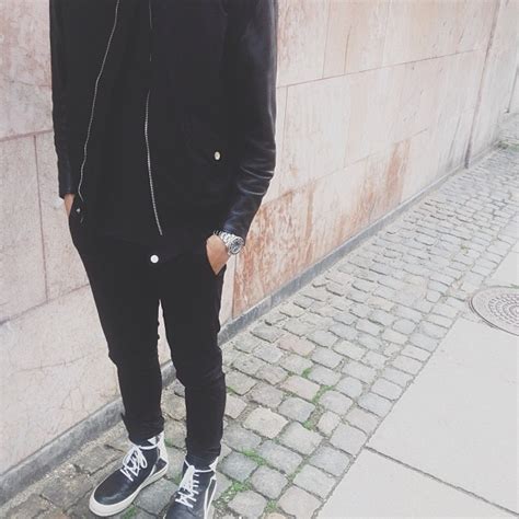 AA : Aesthetes Anonymous