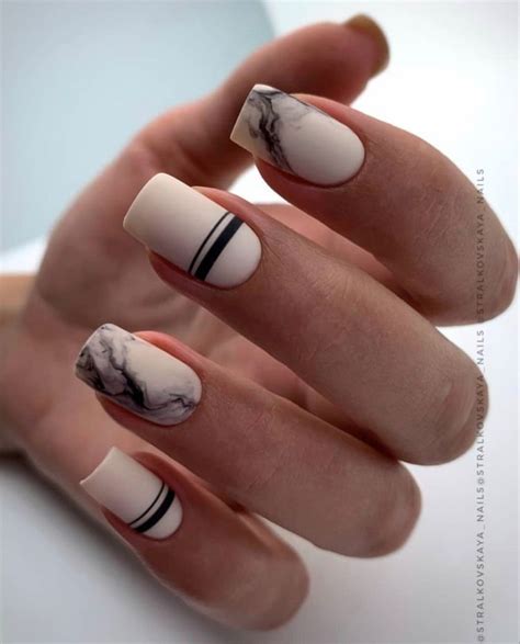 Pin by 𝒱𝒾𝓁𝑒𝓃𝓈𝓀𝒶𝓎𝒶 on Nails | Beige nails, Kylie nails, Gold gel nails