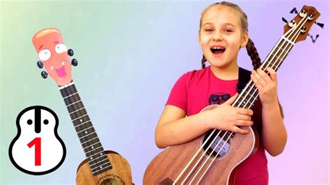 Полина и Квадроух дают урок 1 по игре на укулеле для детей в студии ...