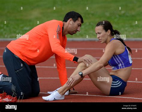 Oleksiy Kasyanov of Ukraine, left, talks to his wife Hanna Kasyanova of ...