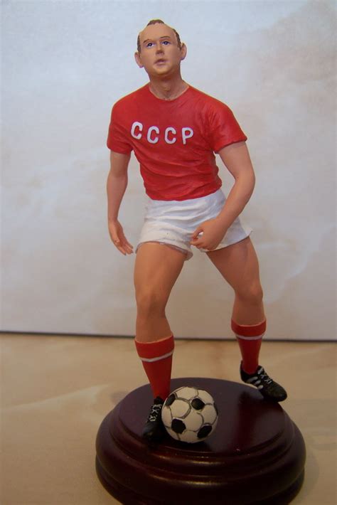 Статуэтки «Спортсмены» — коллекционные фигурки футболистов и других ...