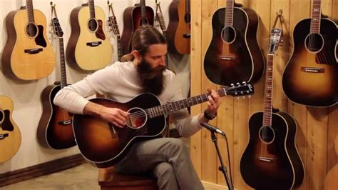 5 Best Parlor Guitars - Spinditty