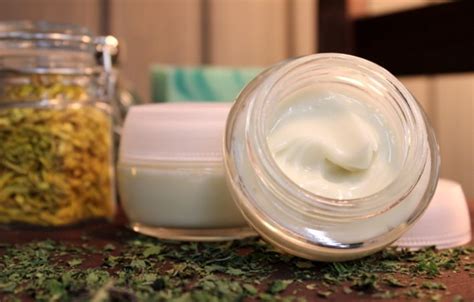 Крем для выравнивания тона кожи и снятия покраснений | Soap recipes ...