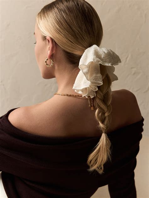 Резинка для волос из фактурной ткани :: LICHI - Online fashion store