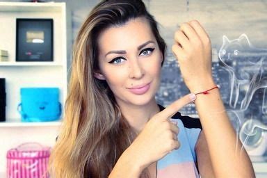 Красная нить: почему все больше людей носят ее на левой руке | Нитка ...
