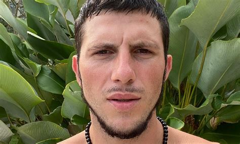 "Love Island". Sasha tłumaczy się fanom. Nie usunął zdjęć z byłą ...