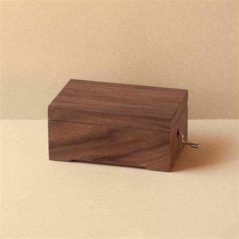Music box 'Walnut box' - miium