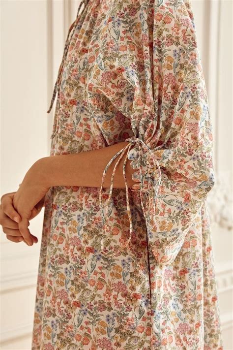Pin by DOM TKANI on Цветы на белом | Cotton dresses, Style, Simple dresses