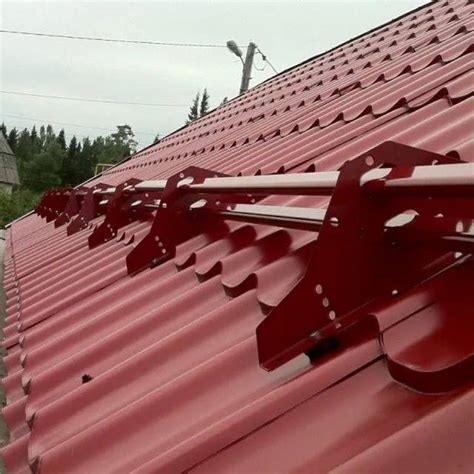 Зачем нужны снегозадержатели и что случается когда их нет