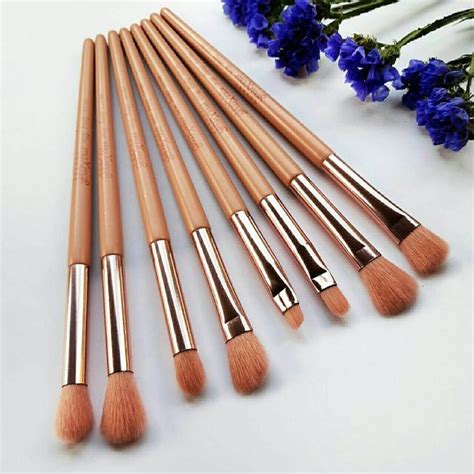 Кисти для теней | Cosmetics, Tableware