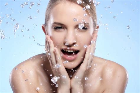 Как использовать минеральную воду в уходе за лицом? | MedAboutMe