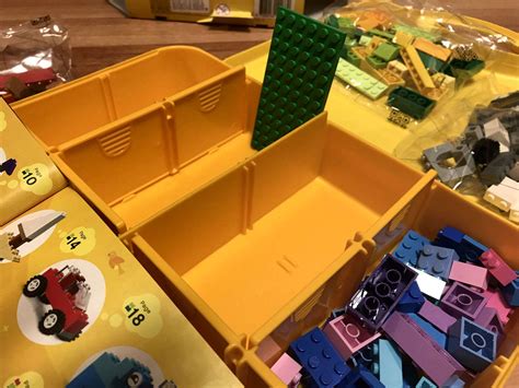Купить Конструктор LEGO® Classic 10713 Чемоданчик для творчества и ...