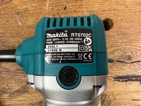 Unterschied Makita Oberfräse RT0700 CX2J und RT0702 CX2J - Holz & Leim