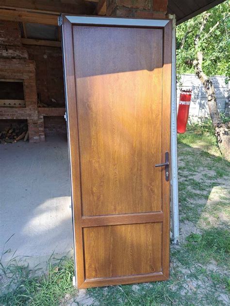 Продам пластиковую входную дверь: 3 800 грн. - Сад / город Вінниця на Olx