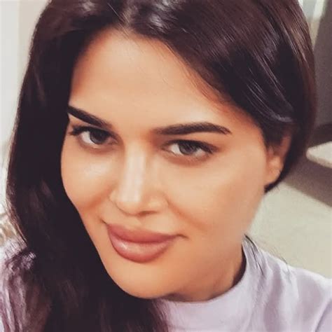 Sadaf (@sadaf_dxb) • Threads, Say more