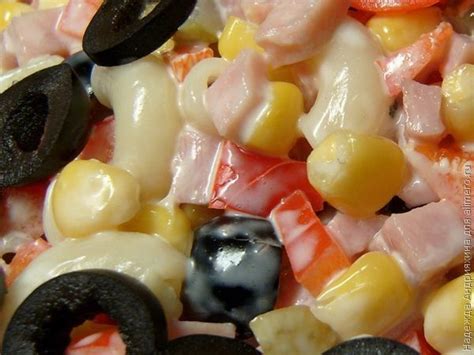 Салат с макаронами «Красное и черное»