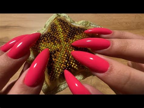 ASMR - build-up tapping & scratching on random items ( triggers ) NO TALKING