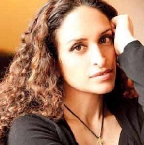 Noa (נועה) lyrics with translations