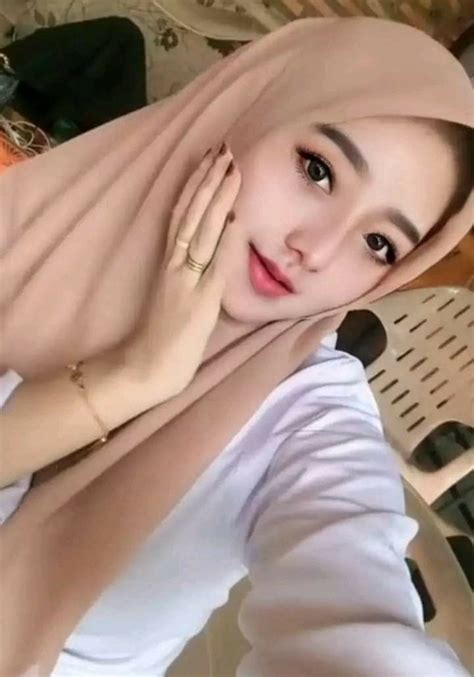 Pin oleh Wijaya di Jilbab cantik | Gaya hijab, Jilbab cantik, Orang cantik