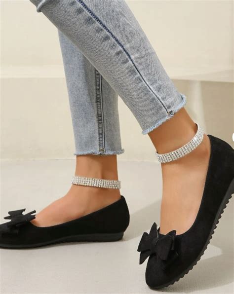 Women's Ballet Flats - Rounded Toe - Suede Finish - Cushioned Insole C