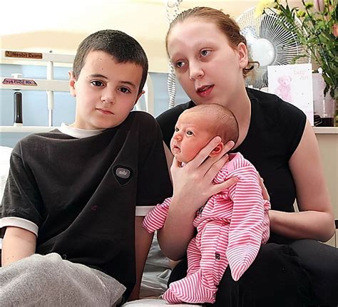 Їм було 12 та 15 років, що стало з наймолодшими батьками через 11 років ...